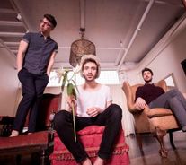 AJR | 10 álbumes de la discografía en LETRAS.COM