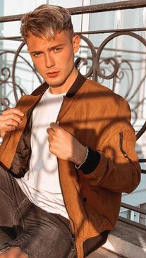 Ian Lucas | 3 álbumes de la discografía en LETRAS.COM