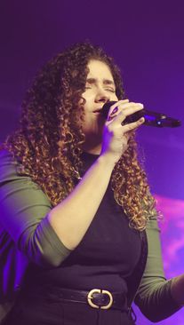 Sarah Lanza - LETRAS.MUS.BR