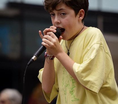 Alfie Andrew - LETRAS.COM (2 canciones)