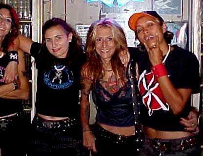 Betty Blowtorch - LETRAS.COM (19 canciones)