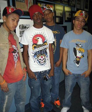 2 Much | 2 álbumes de la discografía en LETRAS.COM