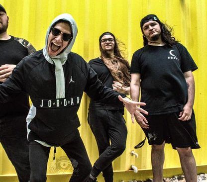 Hunt the Dinosaur - LETRAS.COM (5 canciones)