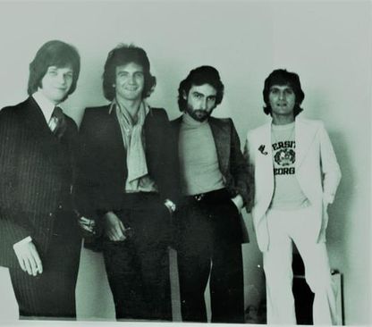 Slinky | 1 álbum de la discografía en LETRAS.COM