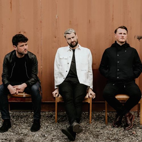 Hanging Off Your Cloud - The Courteeners - Cifra Club