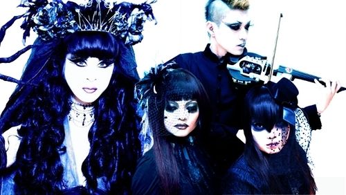 Toxic Queen - Velvet Eden (letra da música) - Cifra Club