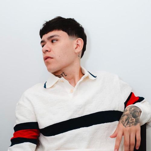 Y Lloro (acordes) - Junior H - Cifra Club