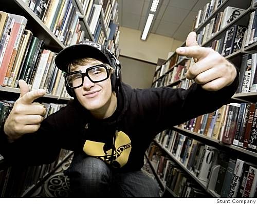 Single And Famous - MC Lars - Cifra Club