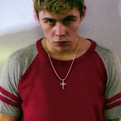 Distant Strangers (feat. Onefour & Imogen Heap) - The Kid LAROI (letra ...