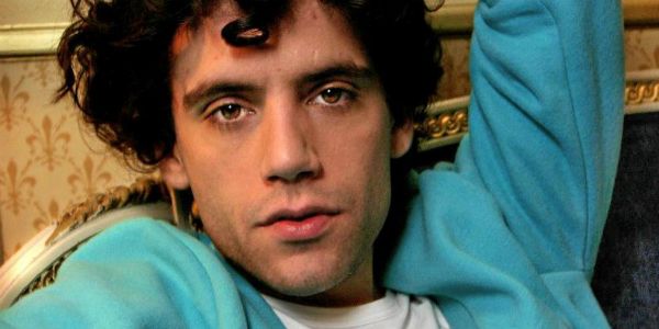 Mika divulga faixa em parceria com Pharrell Williams; ouça “Celebrate ...