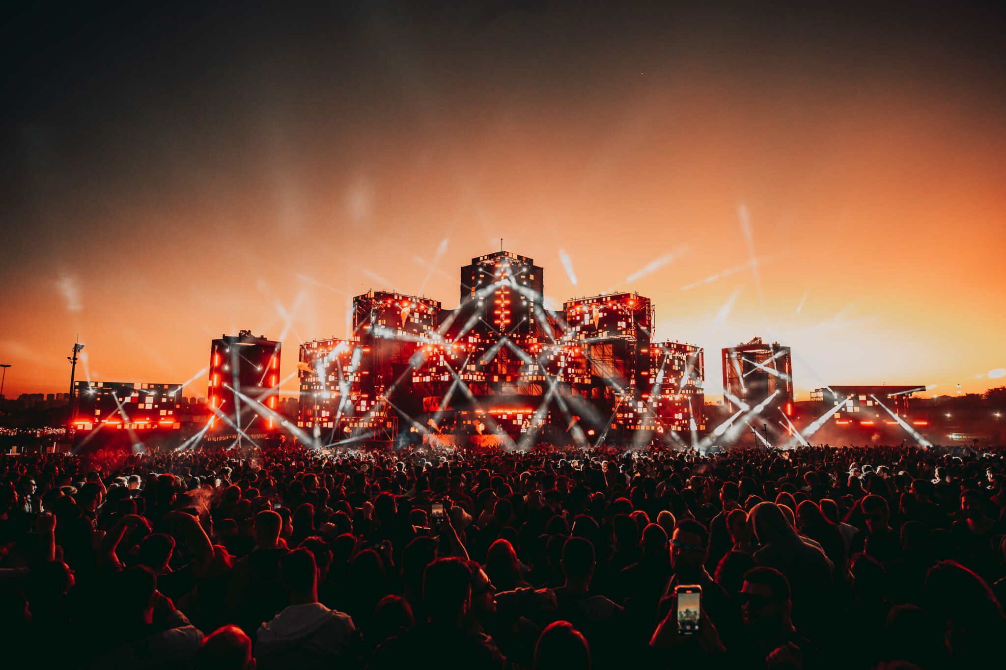 Os melhores festivais de música eletrônica no Brasil e no mundo ...