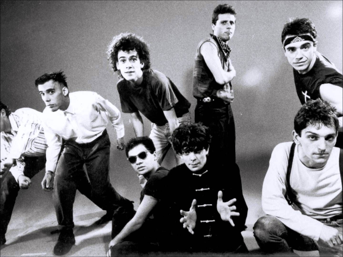 Conheça a análise da música Comida, dos Titãs - LETRAS.MUS.BR