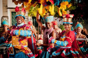 O que é o maracatu, expressão artística que une música e dança - LETRAS ...