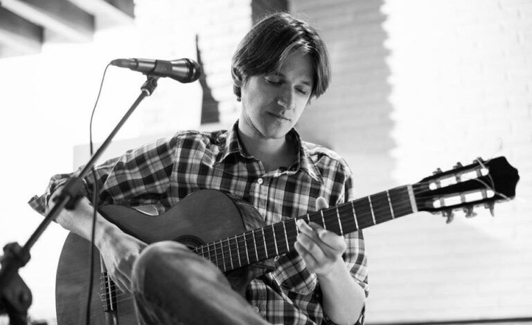 Saiba quem é o cantor Rubel, um dos nomes da nova MPB - LETRAS.MUS.BR