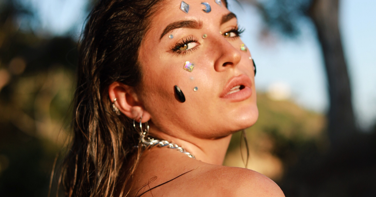 Significado da música I Am Woman: entenda o hit do TikTok - LETRAS.MUS.BR