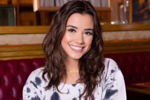 Quem é Isadora Pompeo: tudo sobre a cantora gospel - LETRAS.MUS.BR