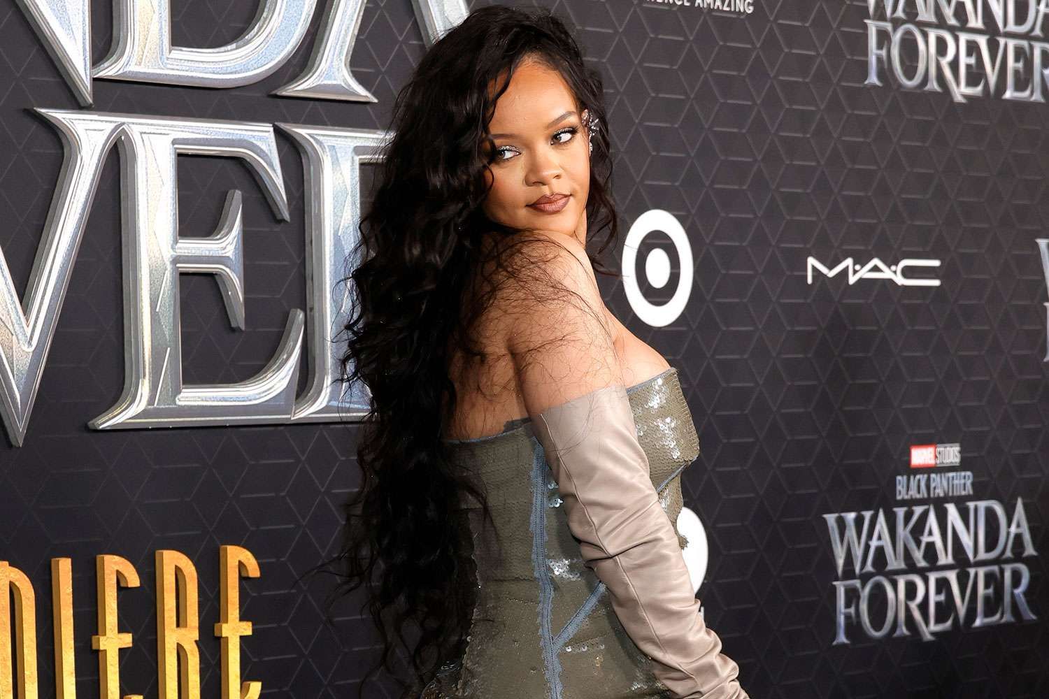 Curiosidades Sobre Lift Me Up Da Rihanna O Retorno Da Diva Letras Mus Br