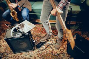 Música indie: conheça tudo sobre o estilo musical alternativo - LETRAS ...