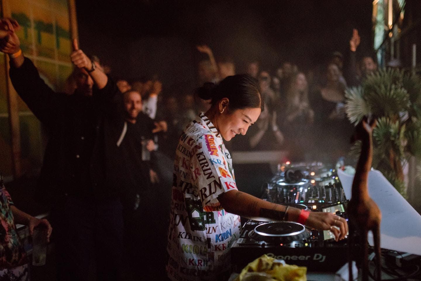 Quem é Peggy Gou? Tudo sobre a DJ e fashionista coreana - LETRAS.MUS.BR