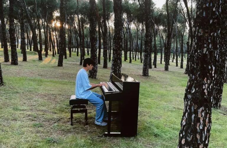O significado de Si No Estás, de Iñigo Quintero: desilusão amorosa ou ...