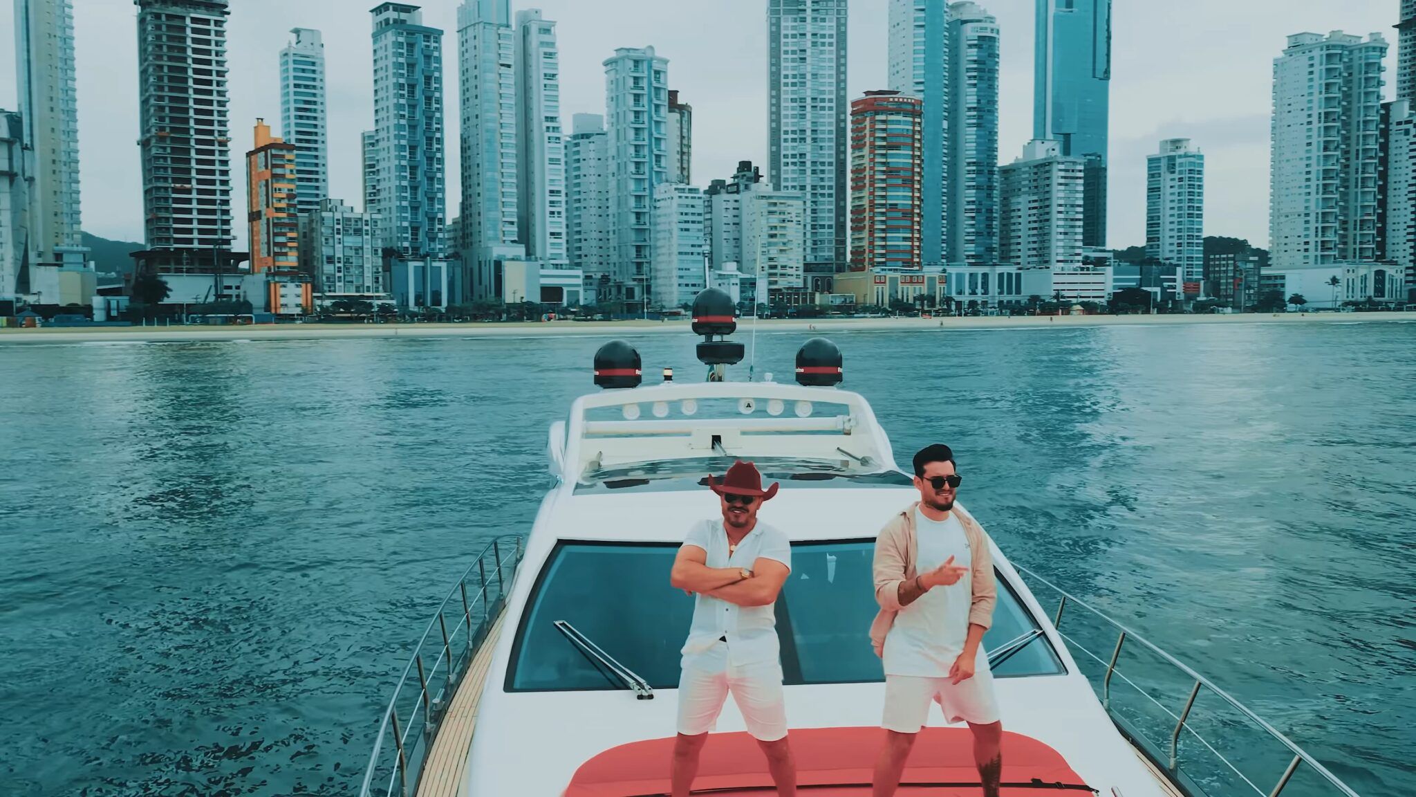 Saiba quem são Brenno & Matheus, dupla do hit Descer Pra BC - LETRAS.MUS.BR Saiba quem são Brenno & Matheus, dupla do hit Descer Pra BC - LETRAS.MUS.BR