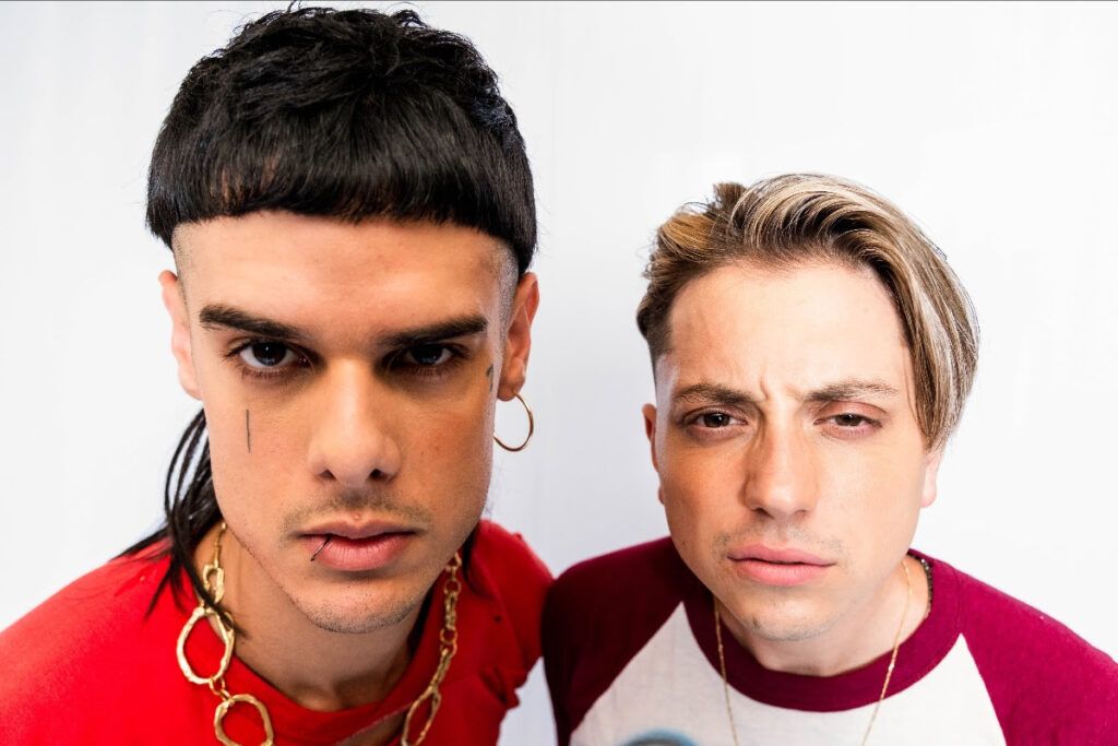 Quiénes son CA7RIEL & Paco Amoroso: el dúo que rompió en Tiny Desk ...