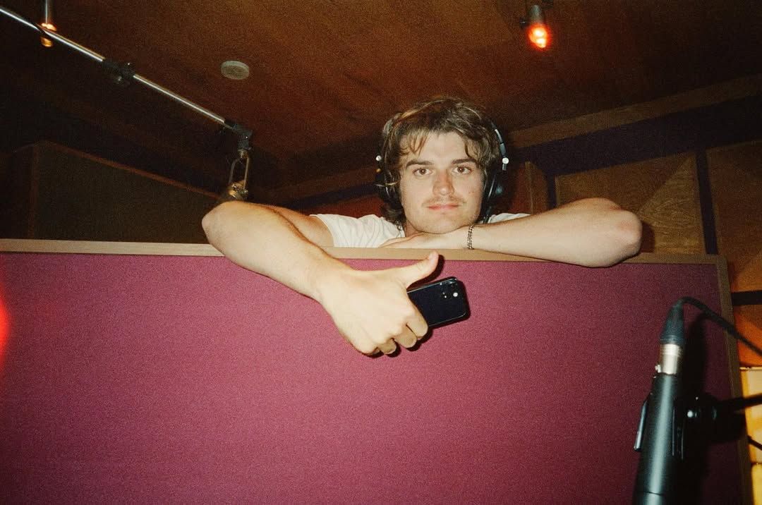 Quién es Djo: la faceta musical del actor de Steve en Stranger Things ...