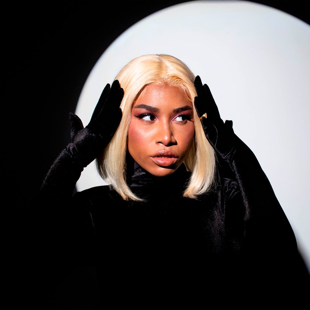 Flashes | Single de Ebony - LETRAS.COM