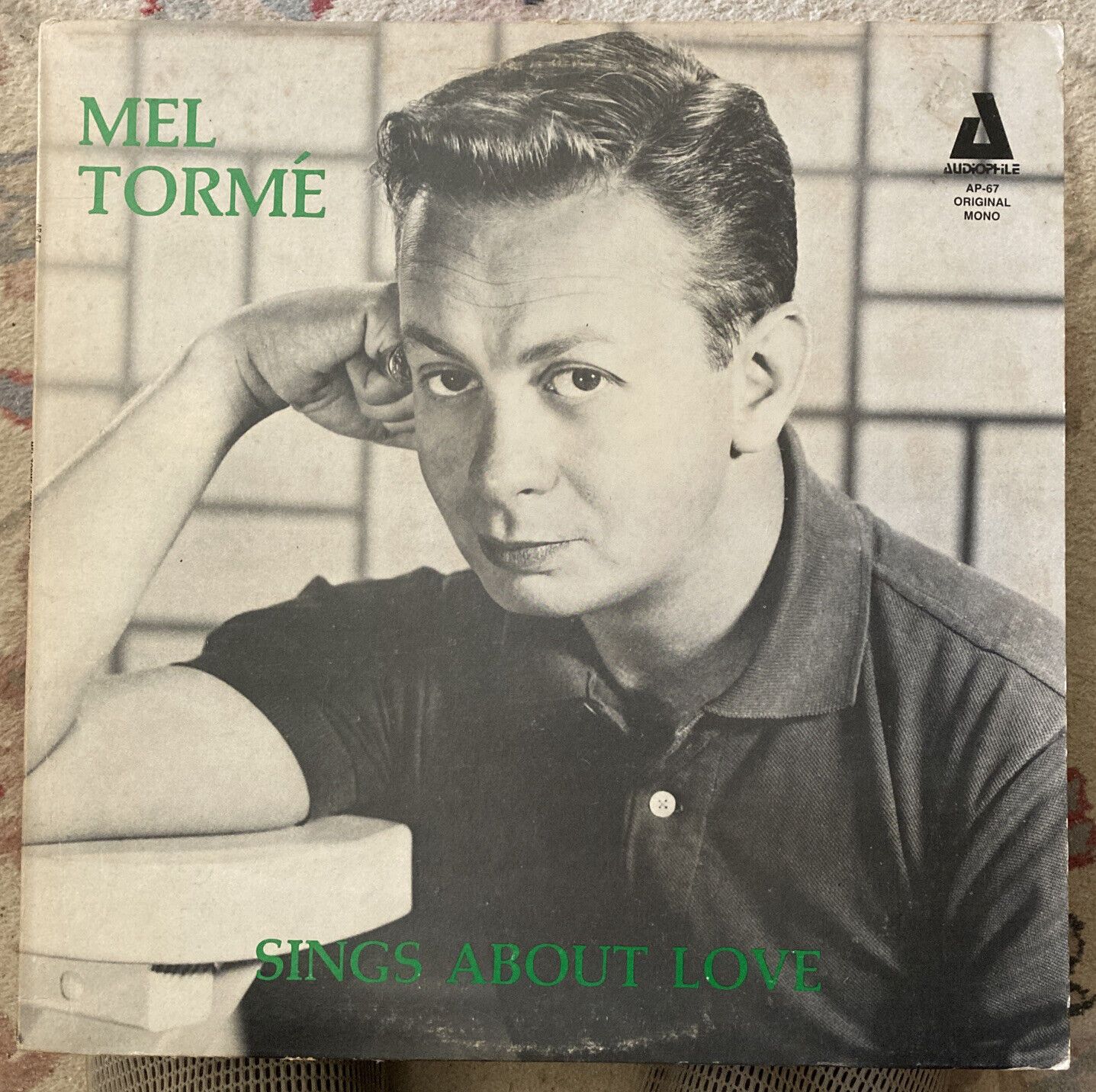 Sings About Love | Álbum de Mel Torme - LETRAS.COM