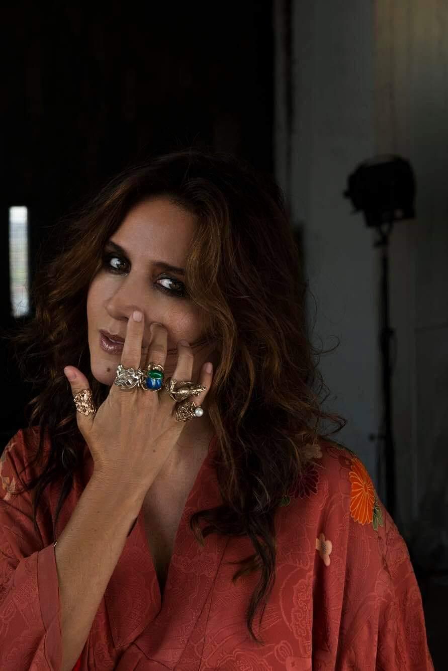 RESTA (COM ANA CAROLINA) (Lyrics in English) - Chiara Civello