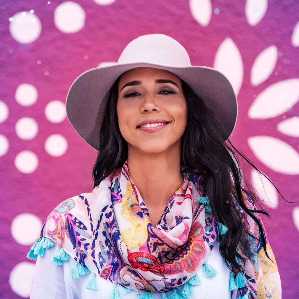 Alejandra Jiménez fotos (8 fotos) - LETRAS.MUS.BR