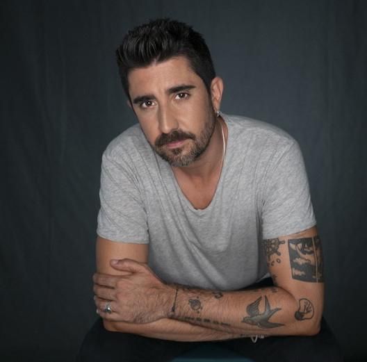 A GRITOS DE ESPERANZA - Alex Ubago - LETRAS.COM