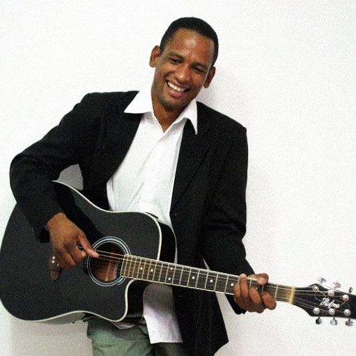 George Lean fotos (2 fotos) - LETRAS.MUS.BR