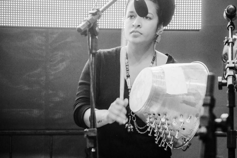 Nanda Dias fotos (8 fotos) - LETRAS.MUS.BR