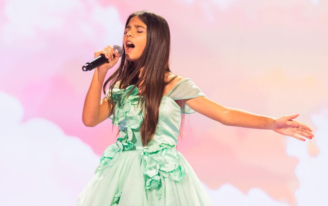 UNA SOLA - Victoria Nicole - LETRAS.COM