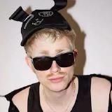 ALBINO SPORTS ANTHEM (TRADUÇÃO) - Joost Klein - LETRAS.COM