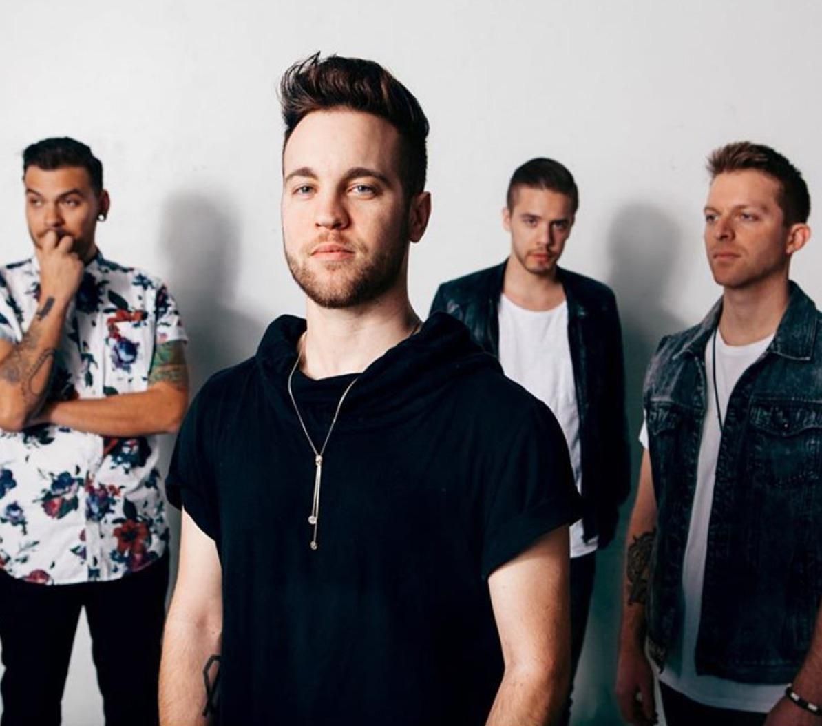 Cemetery Sun fotos (2 fotos) - LETRAS.MUS.BR