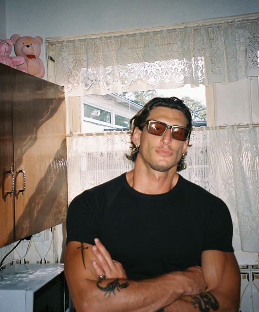 FRIENDS (EN ESPAÑOL) - DON WEST - LETRAS.COM