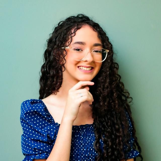CEGO BARTIMEU (EN ESPAÑOL) - Karolzinha - LETRAS.COM