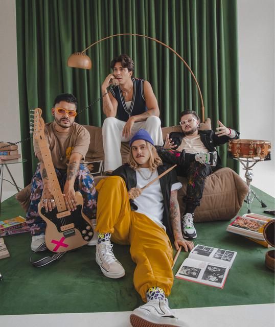 LEVO COMIGO (Lyrics in English) - Restart