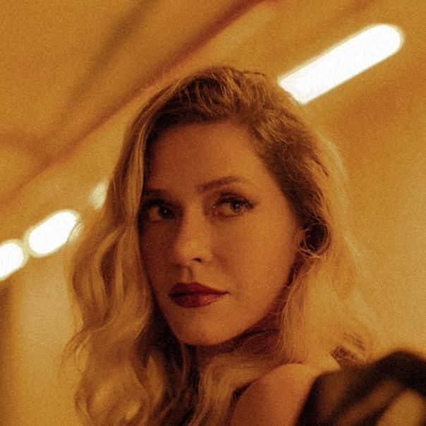 DANÇA (Lyrics in English) - Lorena Chaves