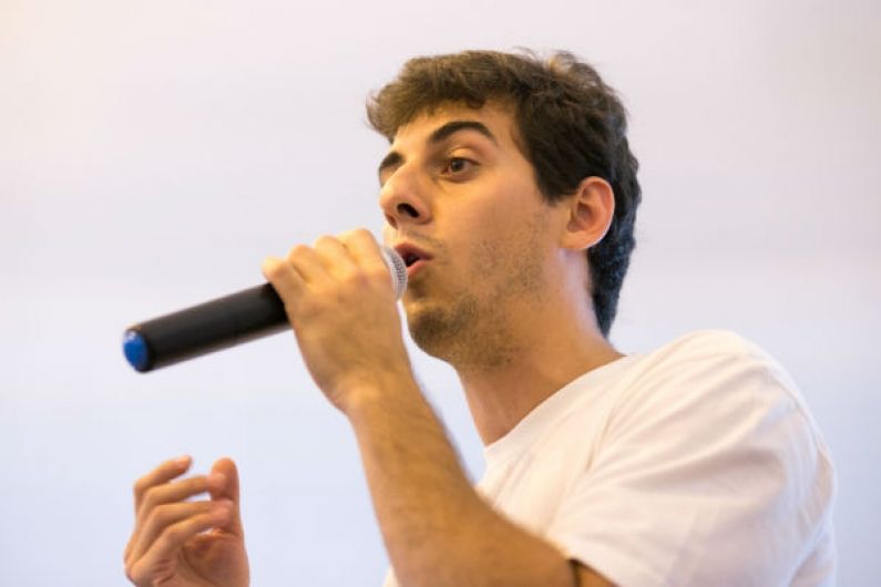 Fabio Brazza fotos (4 fotos) - LETRAS.MUS.BR