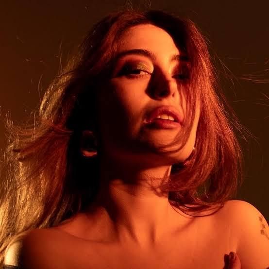 LATIN RENAISSANCE (EN ESPAÑOL) - Shiadanni - LETRAS.COM