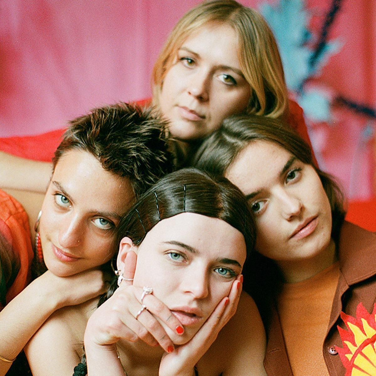 GOSSIP - Goat Girl - LETRAS.COM