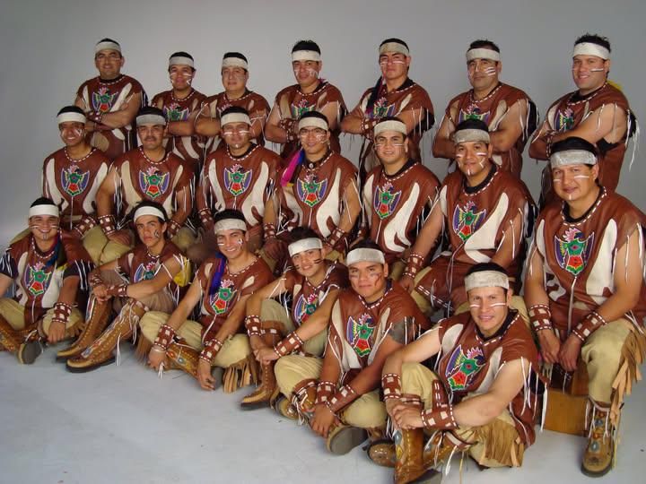 OJITOS MENTIROSOS (Lyrics in English) - Banda Cuisillos