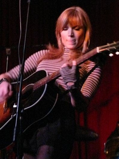 Jules Larson fotos (3 fotos) - LETRAS.MUS.BR