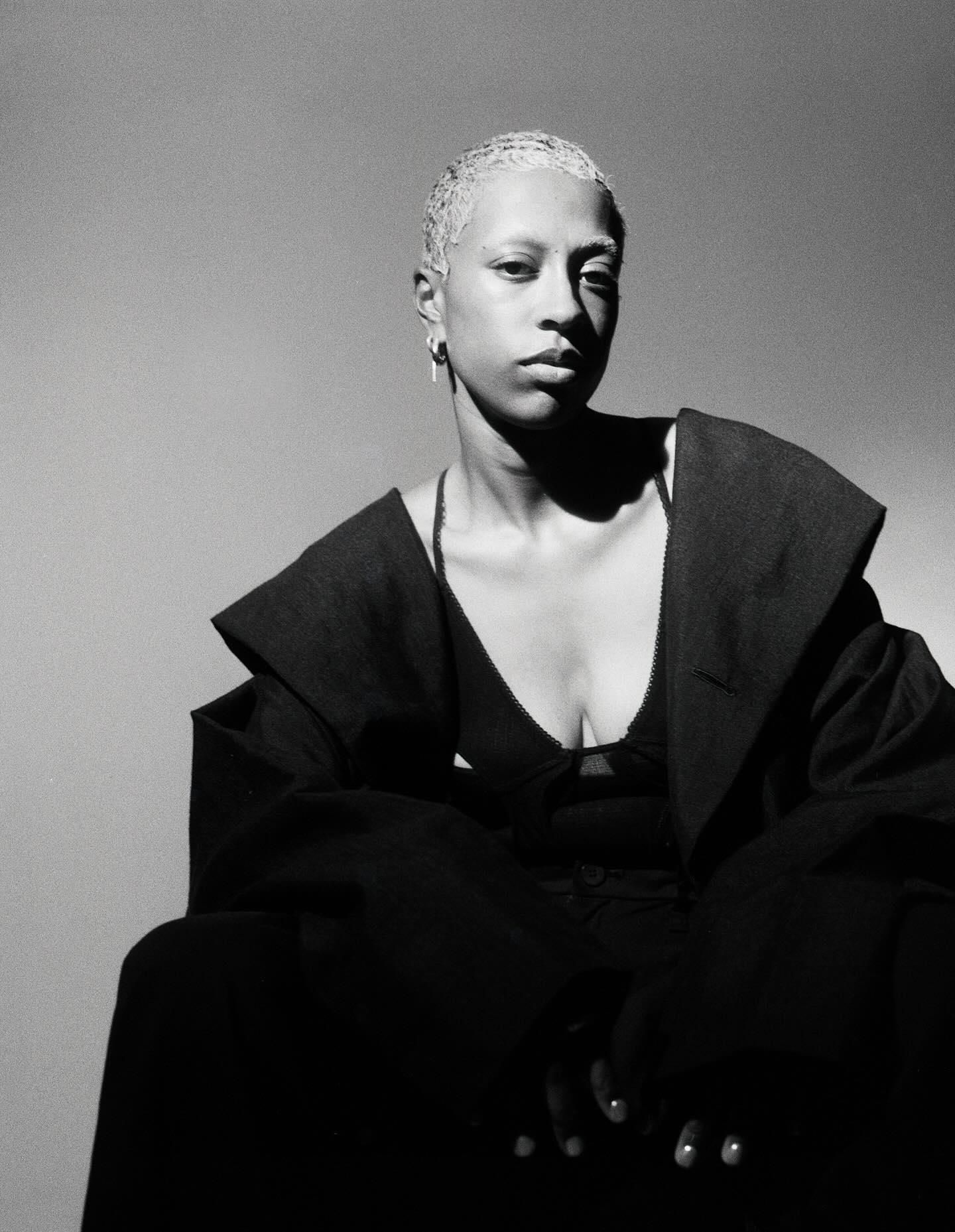 HERE COMES THE SUN - anaiis - LETRAS.COM