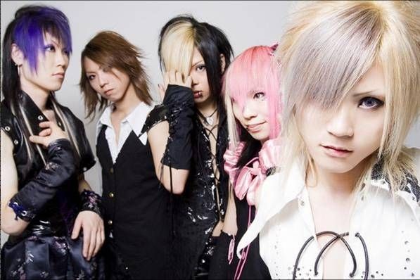 Novelis - LETRAS.COM (1 canción)