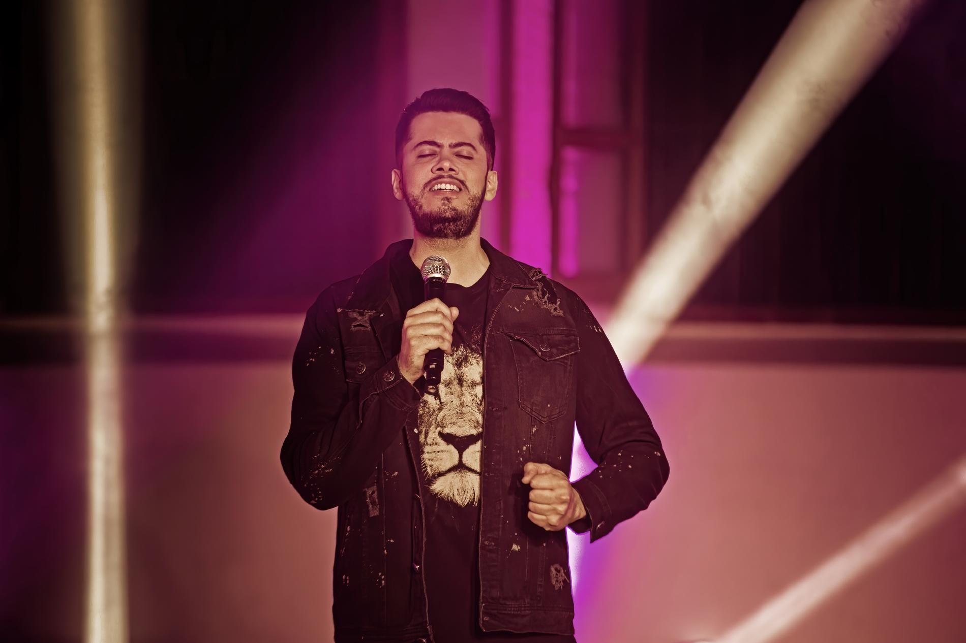 Max Brito fotos (8 fotos) - LETRAS.MUS.BR