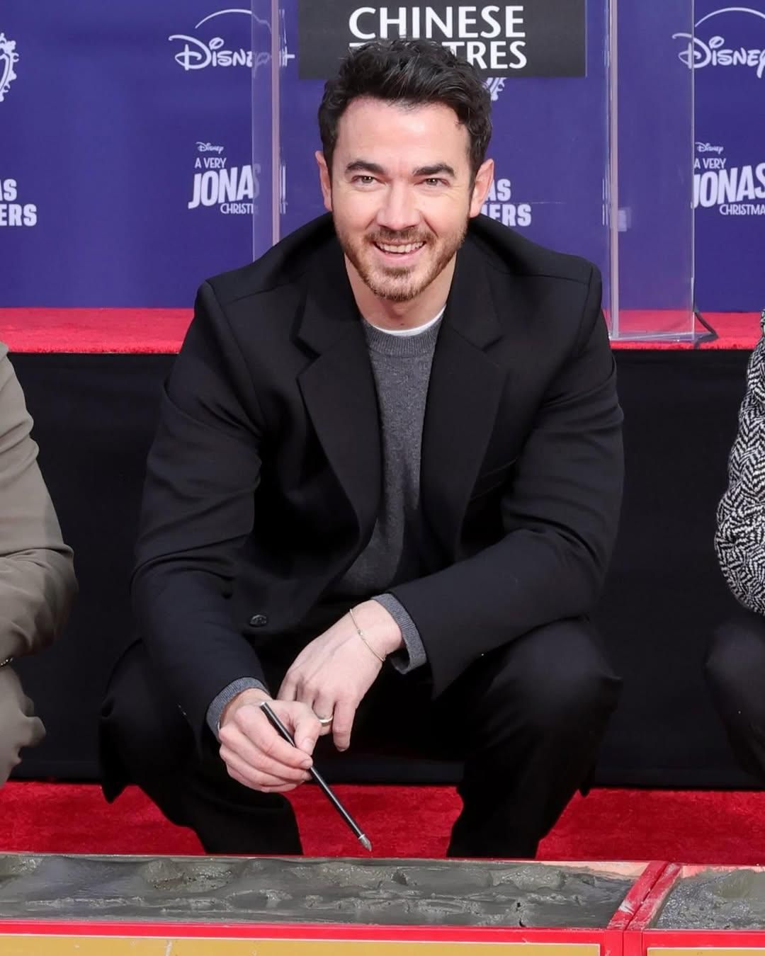 CHANGING (EN ESPAÑOL) - Kevin Jonas - LETRAS.COM